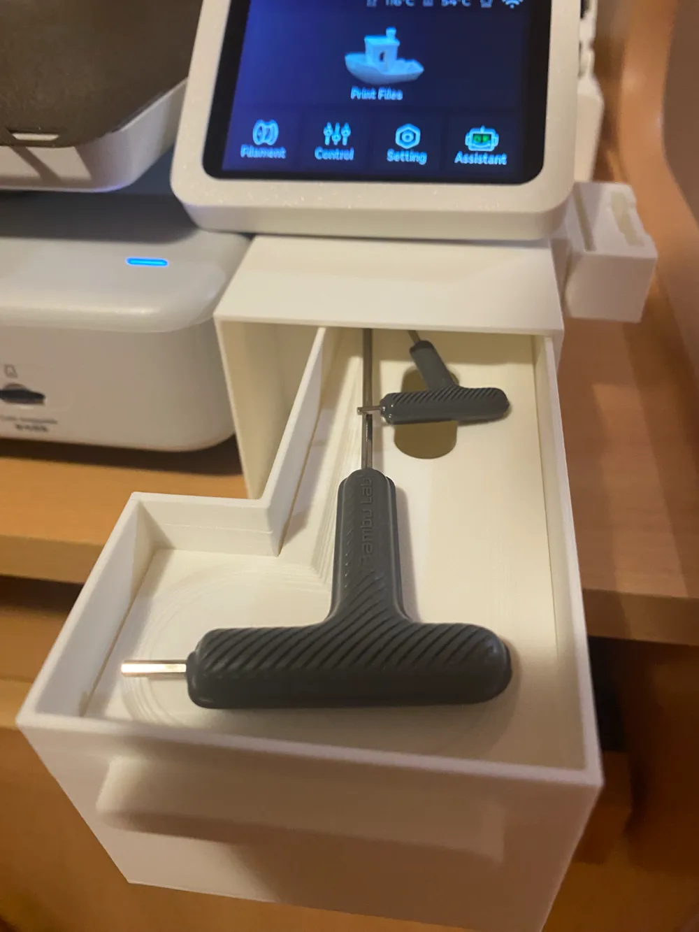 BambuLabs A1 Side Tray V2 by Matthew Lin - MakerWorld