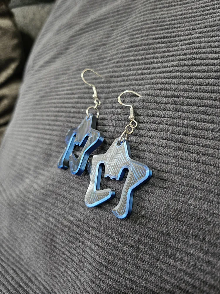 brincos e chaveiros rock com logo Alex personalizados por alex custom ...