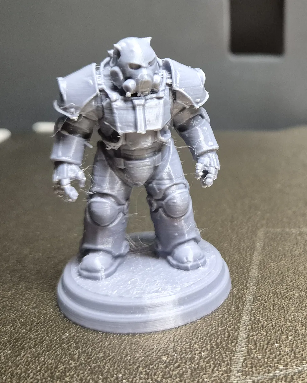 Fallout Hellfire PowerArmor Miniatura 48mm por FloKI MakerWorld ...