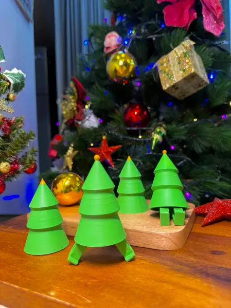 Christmas tree fidget toy with legs by Nine - MakerWorld