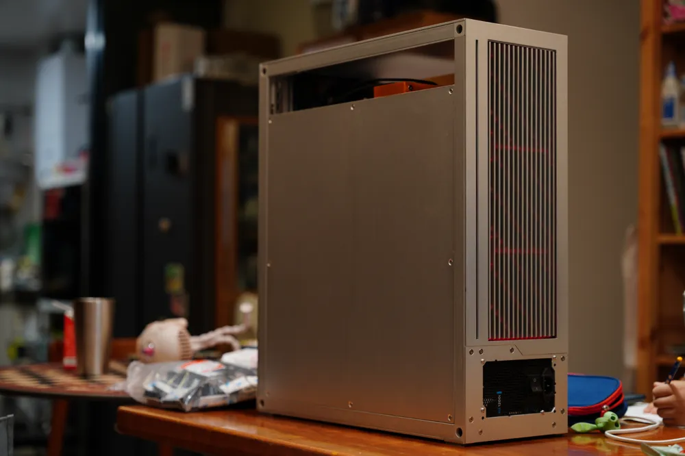 52-liter E-ATX/EEB Top-Mount I/O 480mm Water-Cooled Full Aluminum PC ...