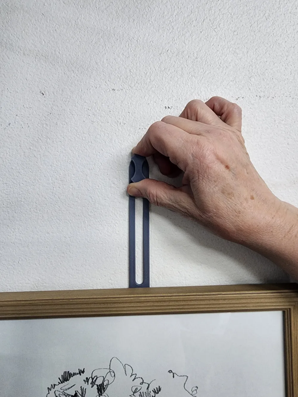The Hanger - Picture Hanging Tool by YelTrik Designs - MakerWorld