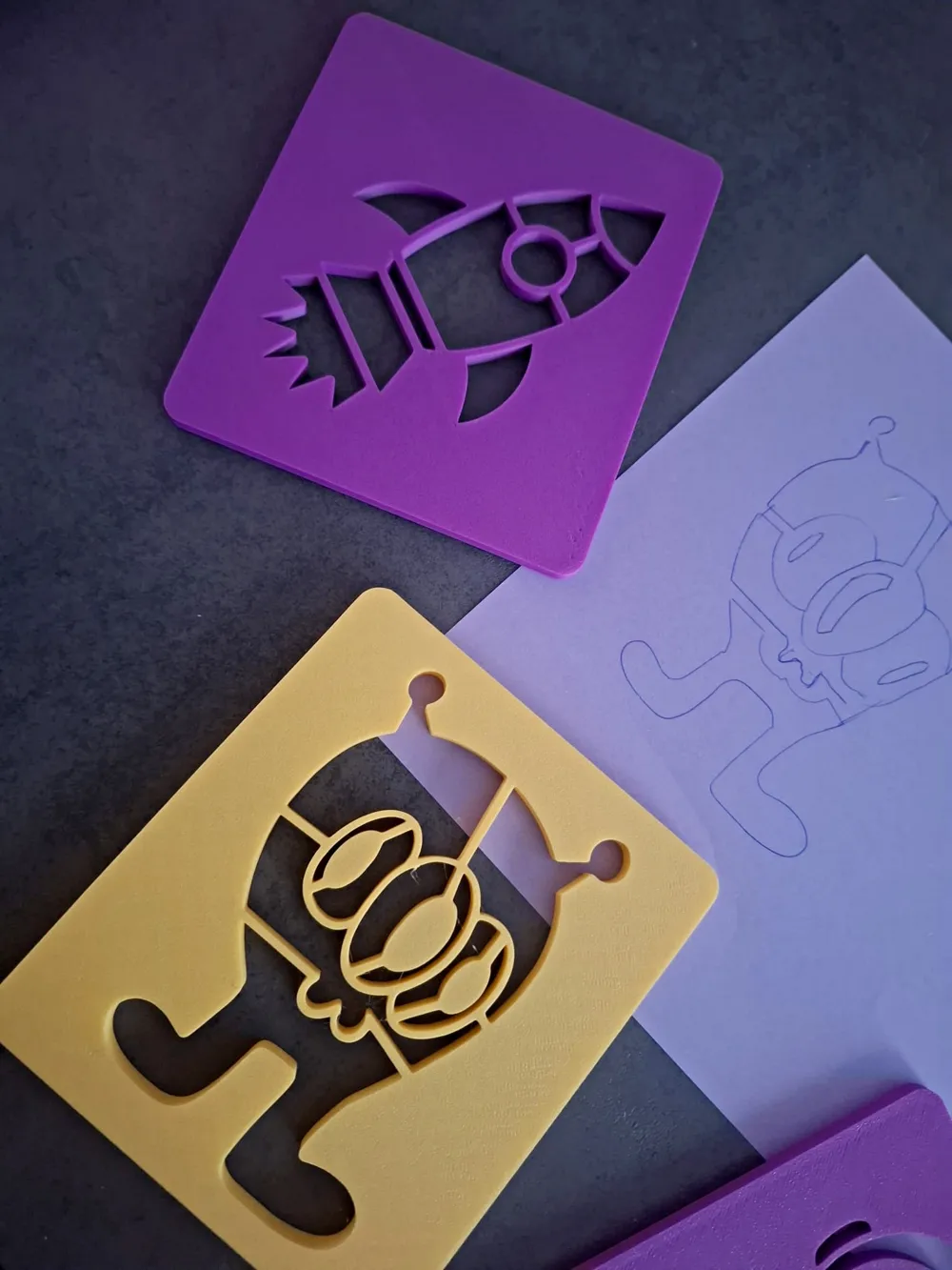 Draw stencil space alien astronaut - Free 3D Print Model - MakerWorld