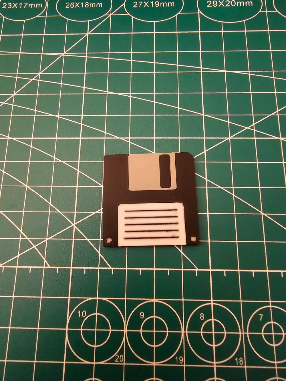 Floppy Disk Keychain / Bookmark by Lumpy3D MakerWorld: Download Free 3D ...
