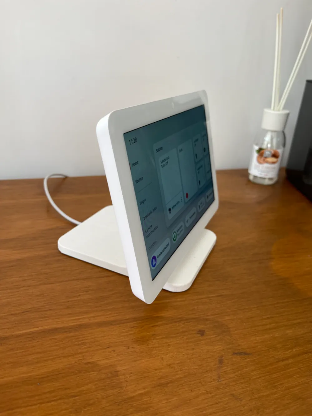 Echo Hub Stand 15° - Free 3D Print Model - MakerWorld