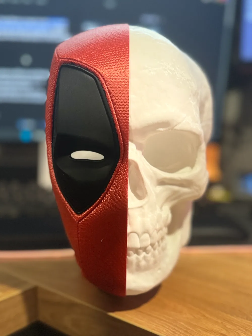 Deadpool Skull Headset Stand by Mori's Mementos MakerWorld: Download ...
