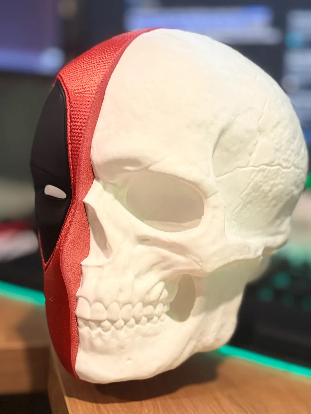 Deadpool Skull Headset Stand by Mori's Mementos MakerWorld: Download ...