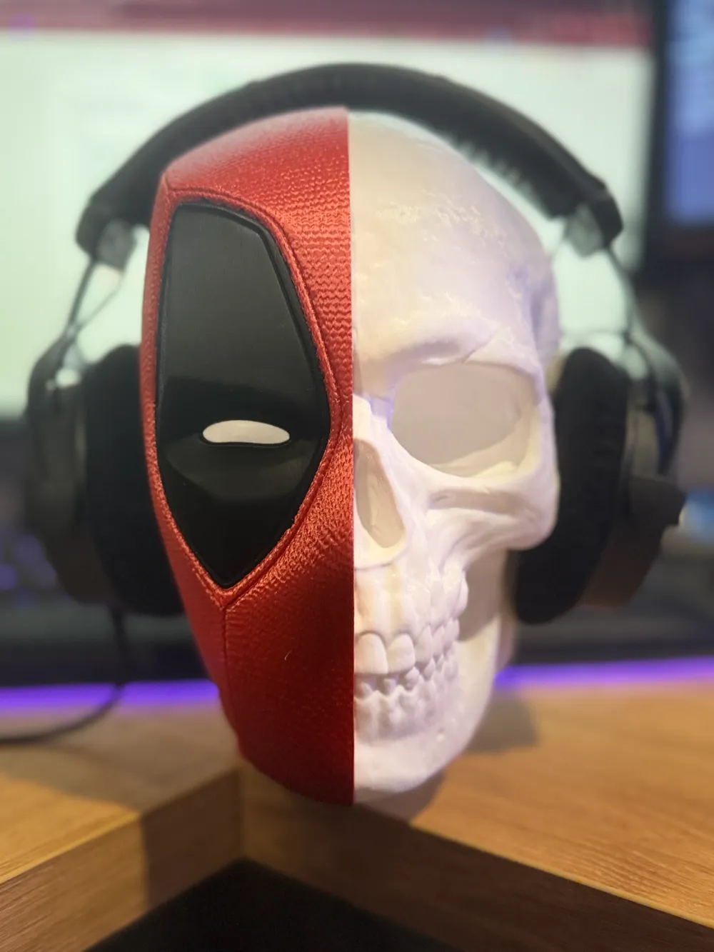 Deadpool Skull Headset Stand by Scrubz - MakerWorld