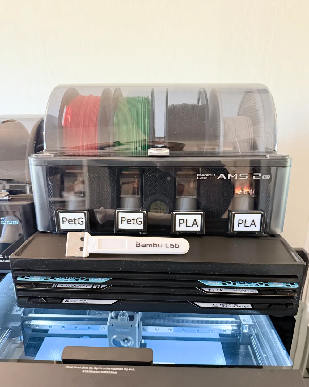 過剰設計されたAMS(2)下H2ビルドプレート収納 作成者： Druce MakerWorld：無料3Dモデルをダウンロード