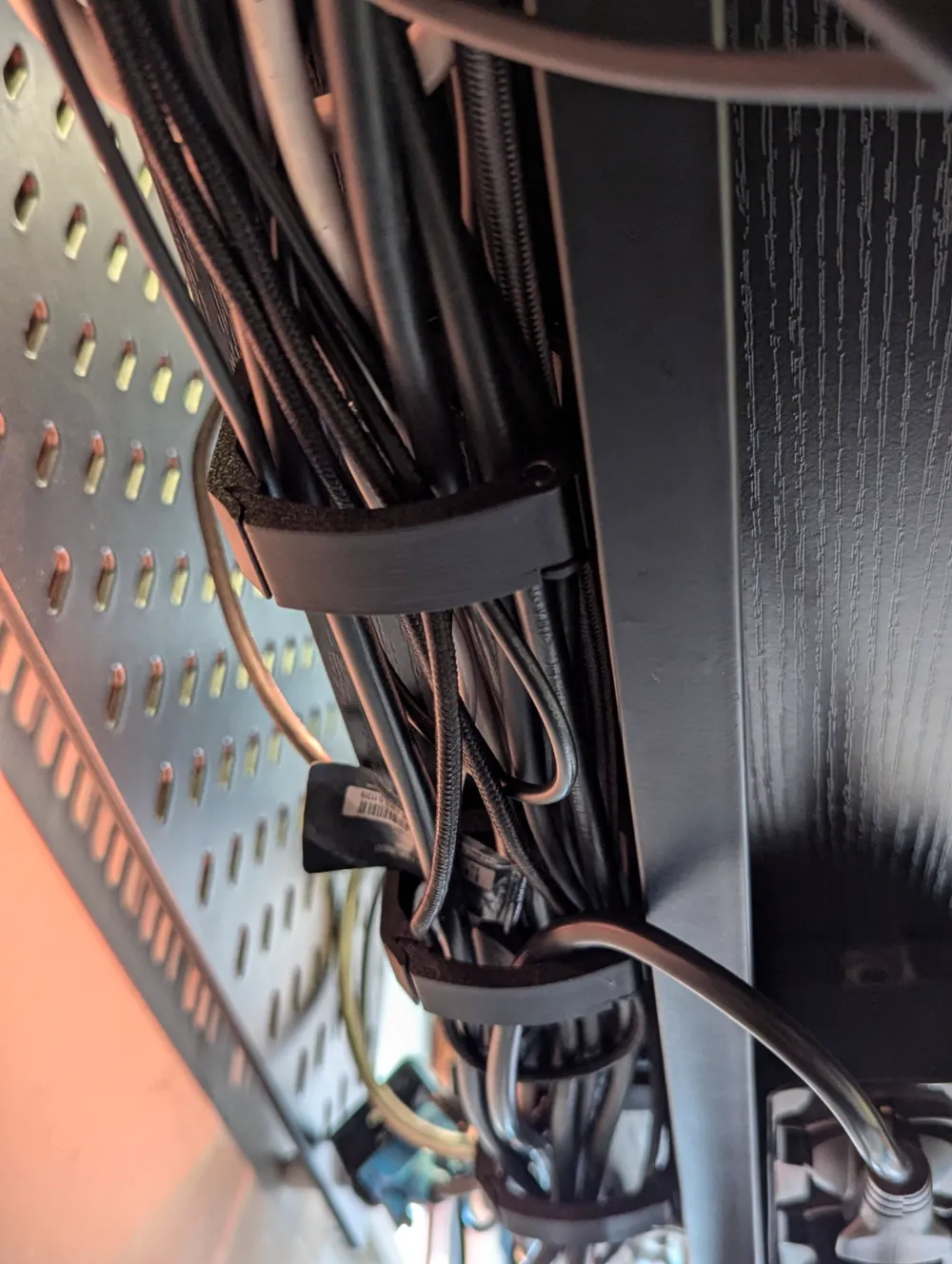 Print In Place Cable Management Bracket by Giggig - MakerWorld