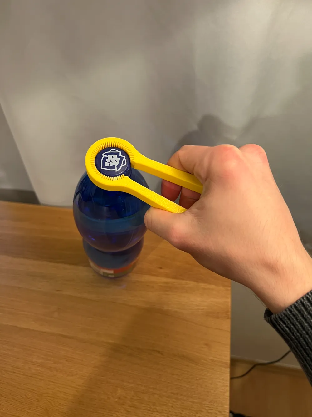 Universal Bottle Cap Opener by fifindr - MakerWorld