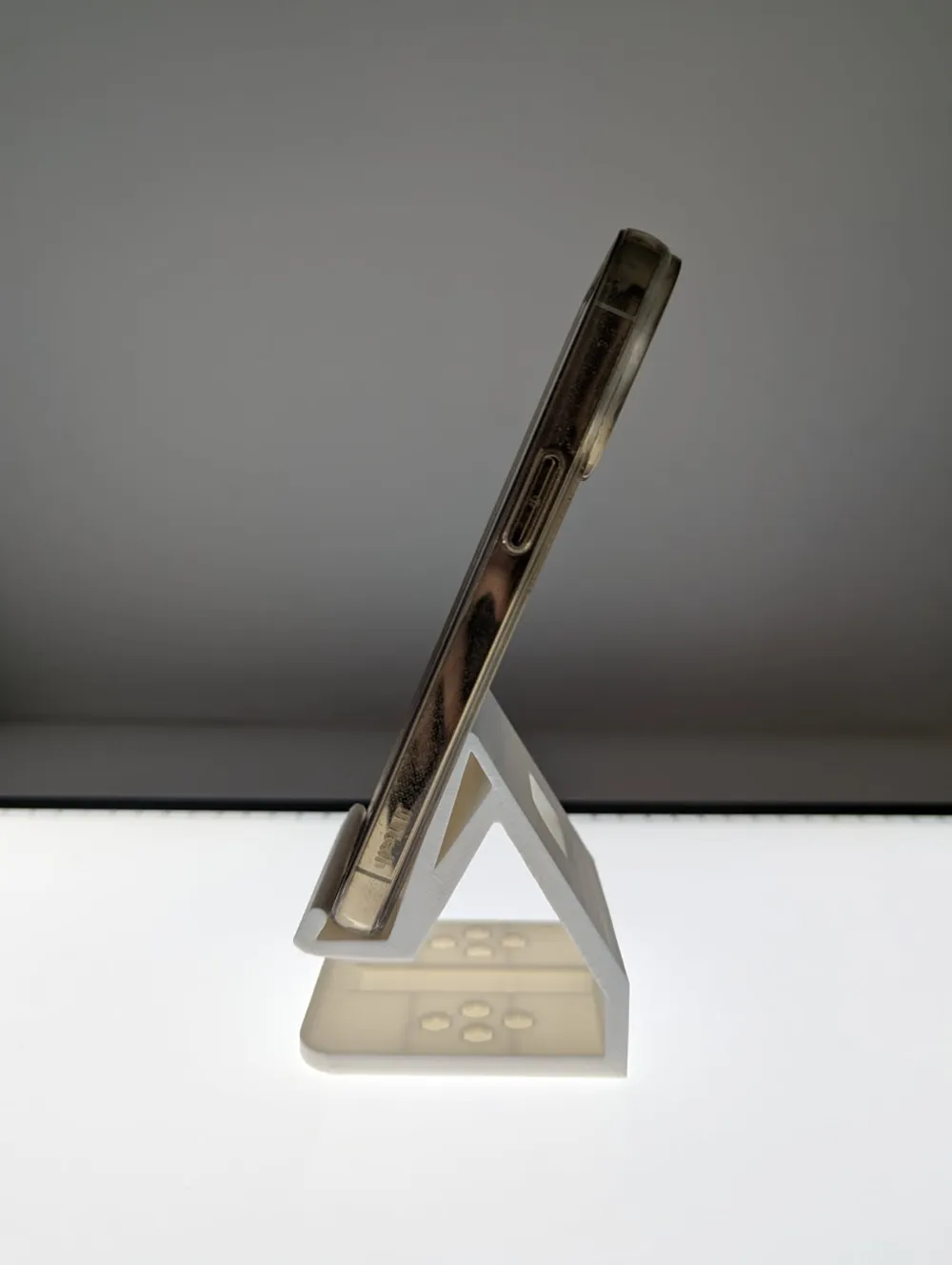 Universal Phone Stand - Free 3D Print Model - MakerWorld