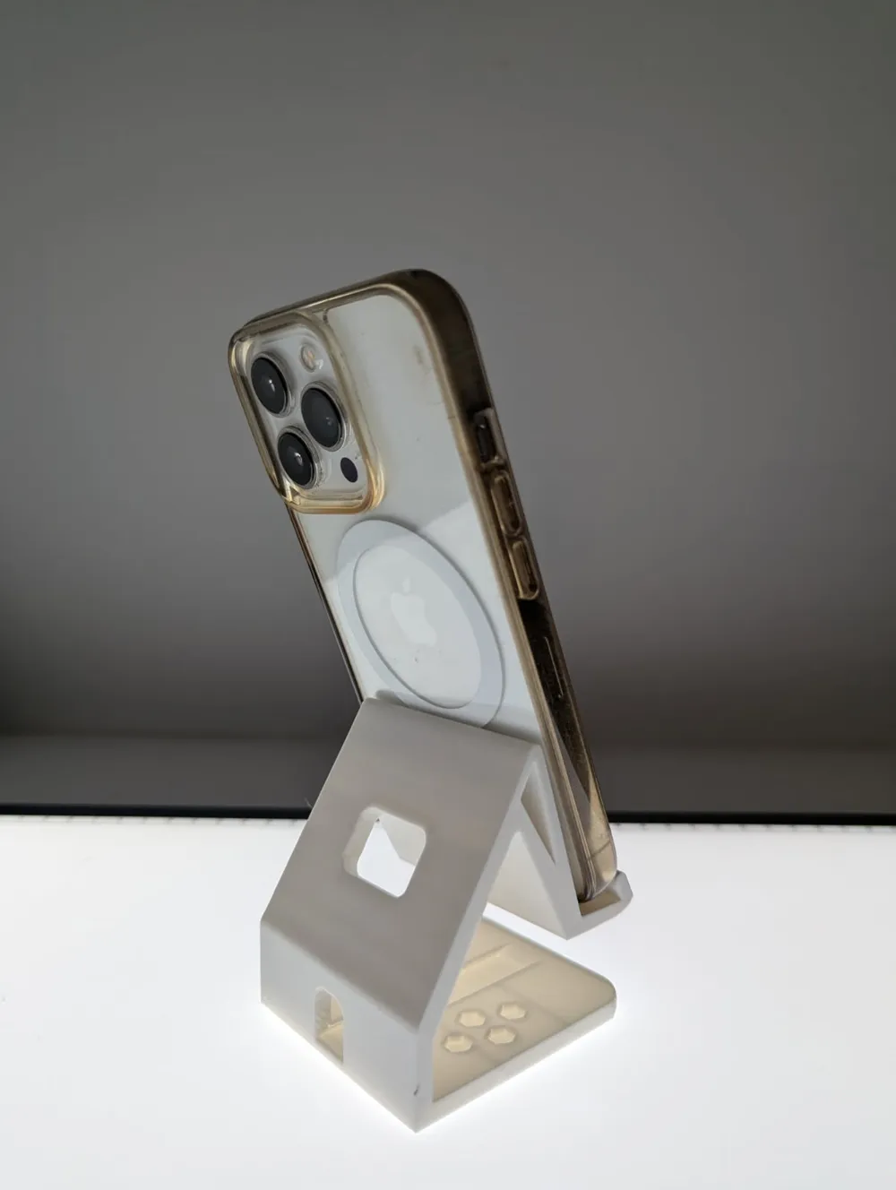 Universal Phone Stand - Free 3D Print Model - MakerWorld