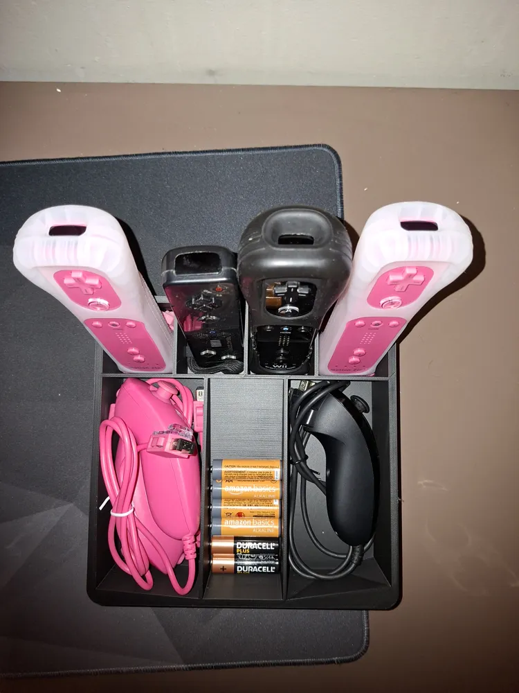 WII CONTROLLER HOLDER + BATTERY HOLDER - Free 3D Print Model - MakerWorld