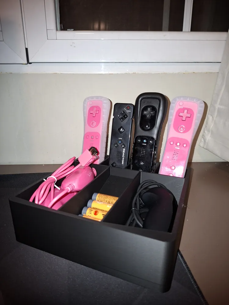WII CONTROLLER HOLDER + BATTERY HOLDER - Free 3D Print Model - MakerWorld