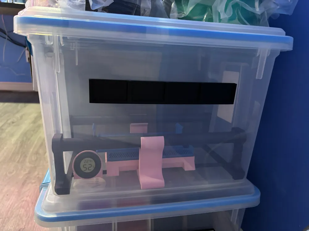 Swappable Label Holder for Spool Boxes Remixed by lyingfigure - MakerWorld