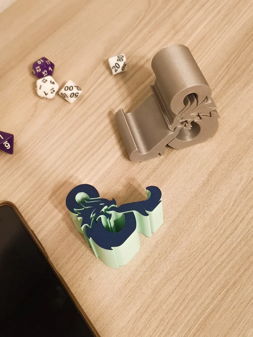 DnD phone stand/tablet holder by Calcetin MakerWorld: Download Free 3D ...