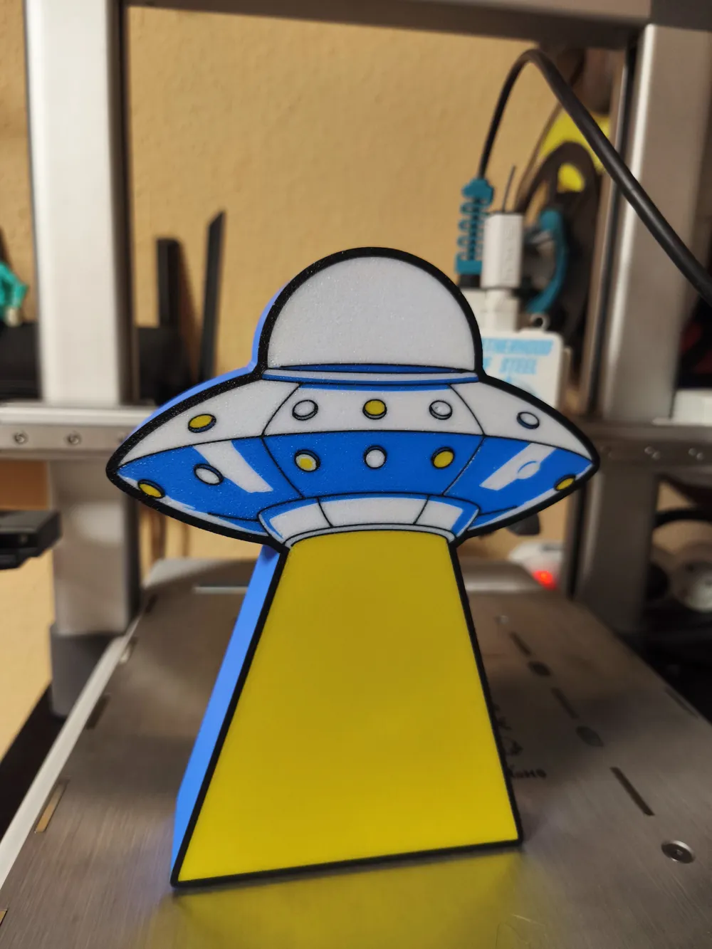 飞碟灯箱 来自 Zee MakerWorld：免费下载 3D 模型