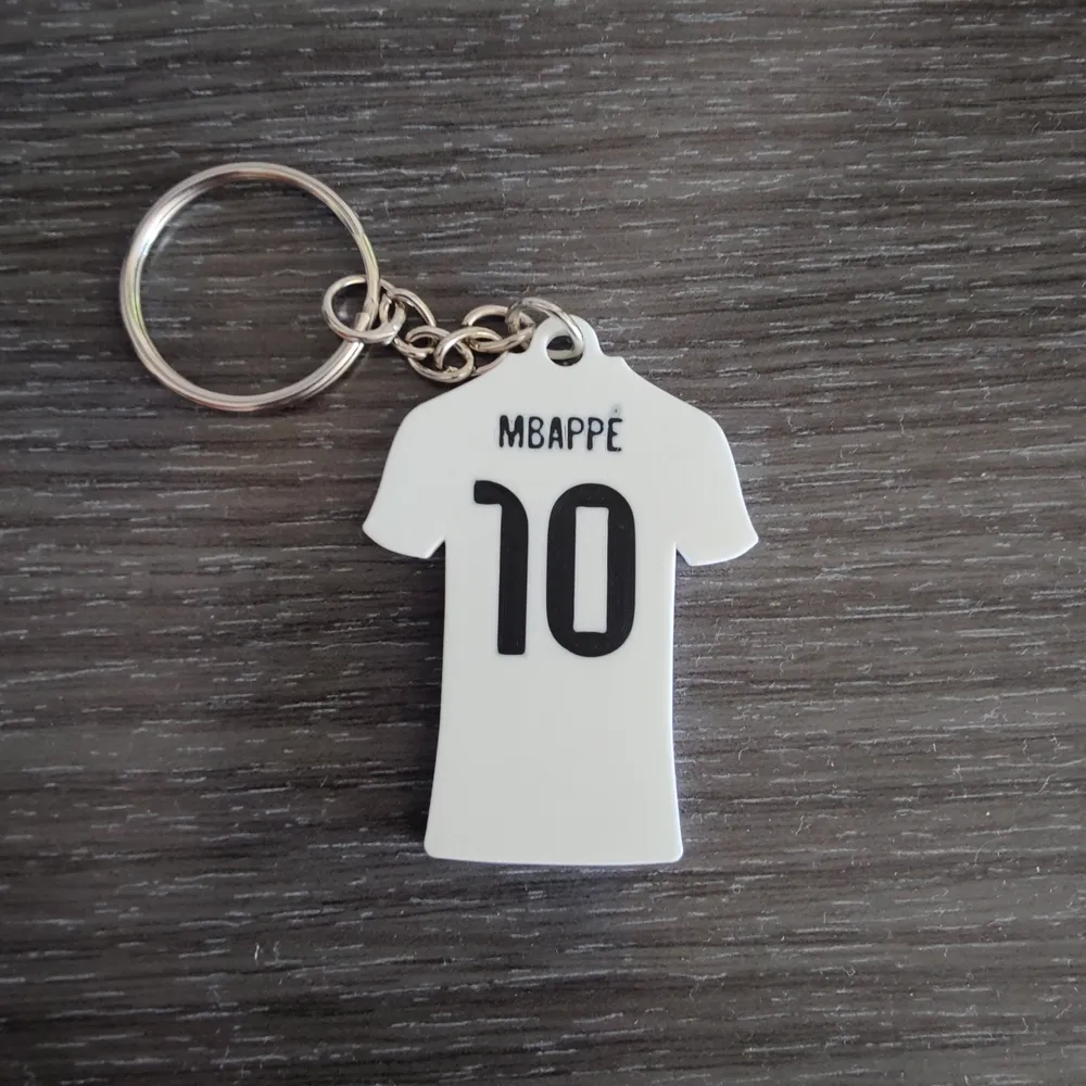 Mbappé Real Madrid jersey keychain by RBNtool 3D MakerWorld: Download ...