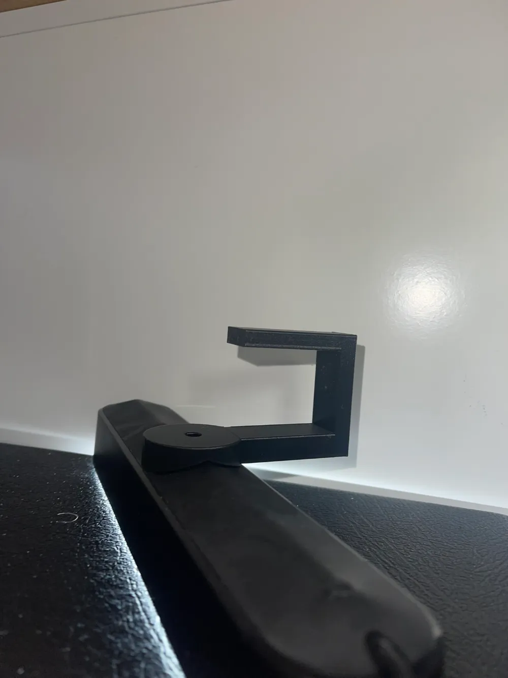 Philips Hue Play under desk stand - Free 3D Print Model - MakerWorld