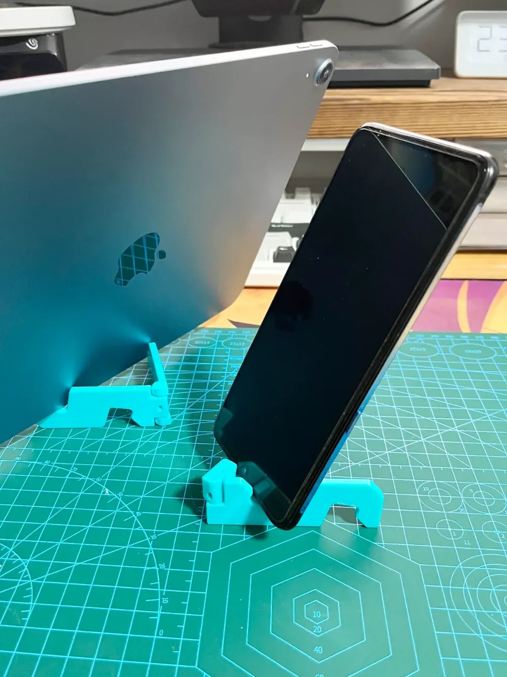 Compact Folding Phone Stand by YouYu - MakerWorld