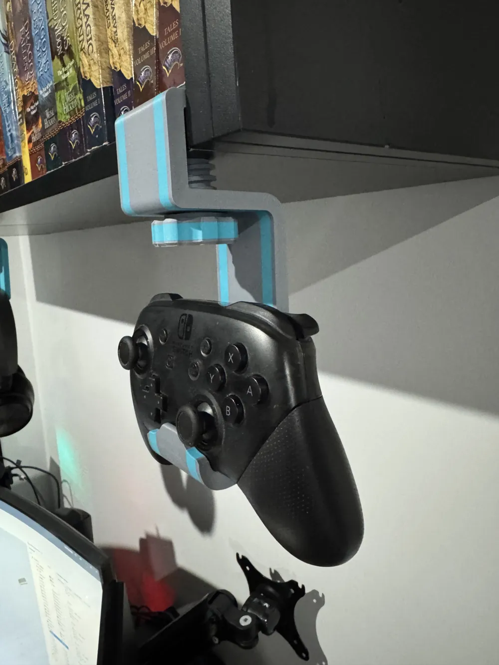 Switch Pro Controller Holder Under Desk Remixed by Wuzzaagg - MakerWorld