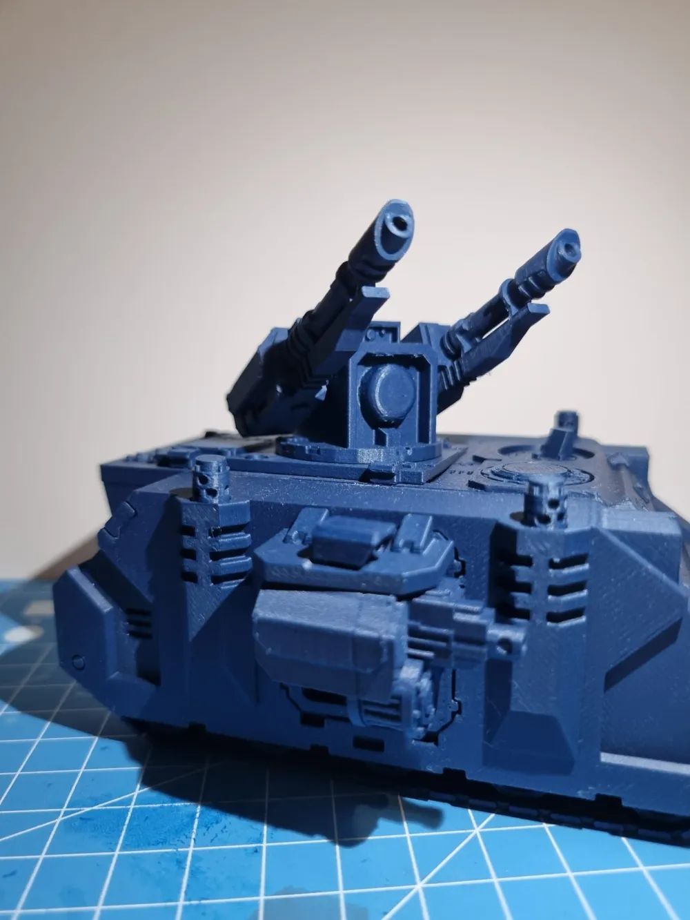 Futuristic Tank with various turrets - Free 3D Print Model - MakerWorld