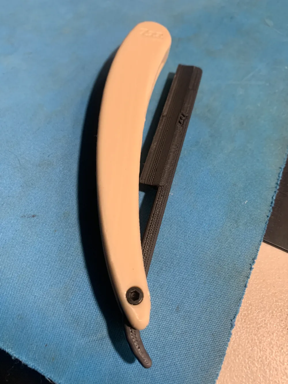 Straight Razor Prop - Handle & Blade by Zzz3DSelkirk - MakerWorld