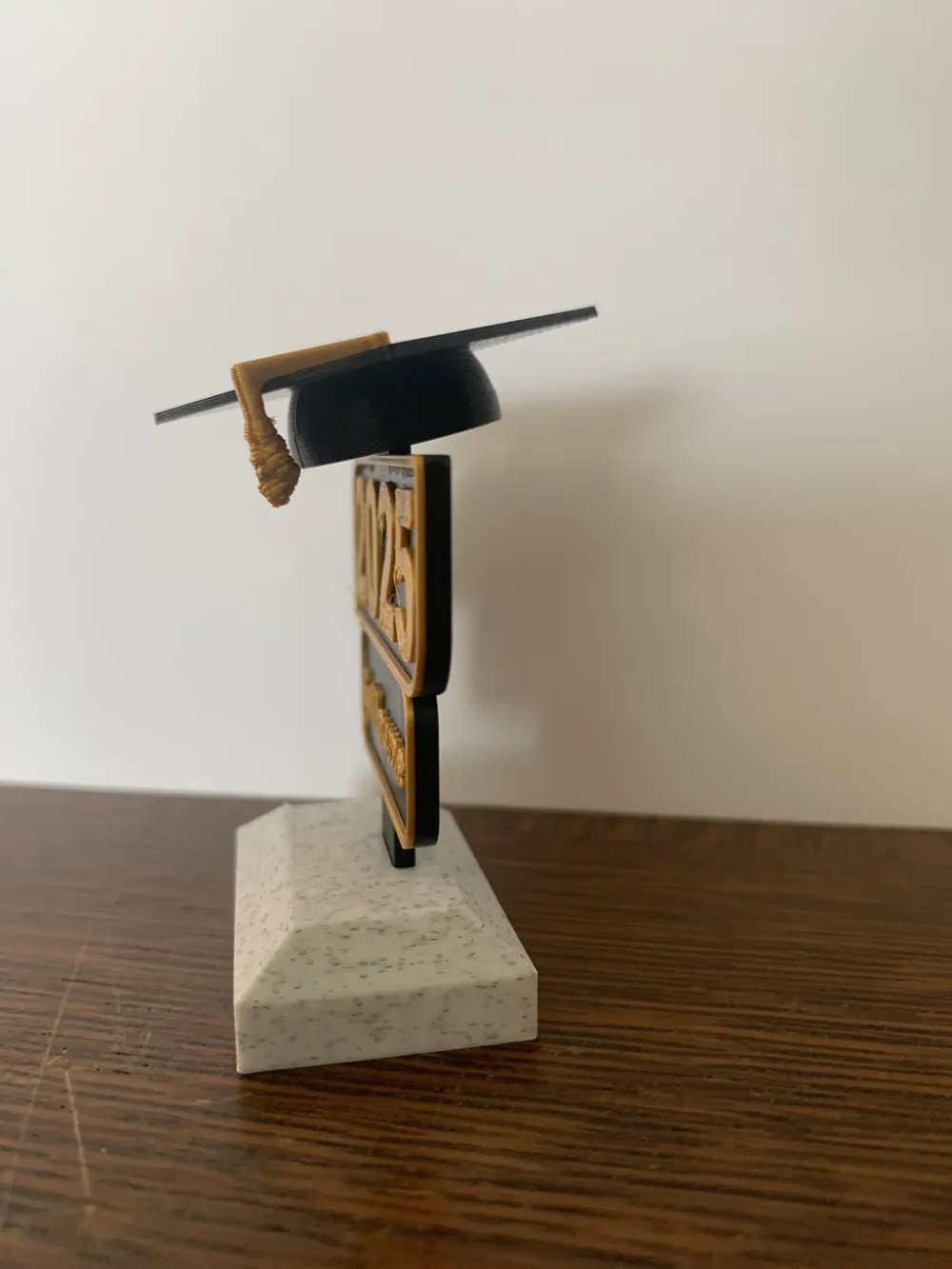 graduation trophy / gift Customizable - Free 3D Print Model - MakerWorld