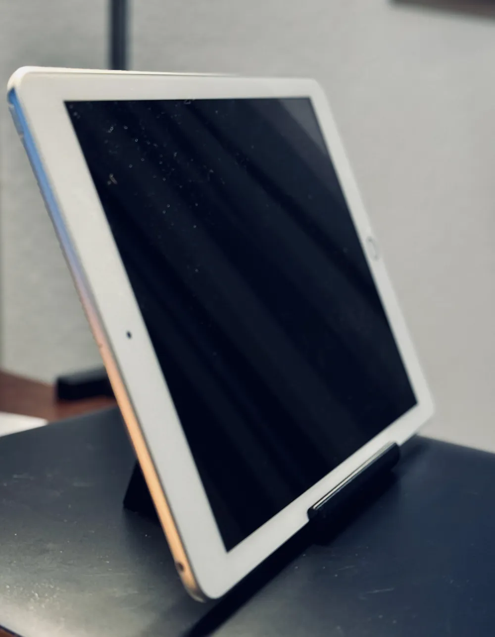 Minimalist and simple tablet holder - Free 3D Print Model - MakerWorld