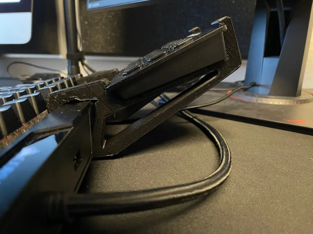 Streamdeck keyboard Corsair K70 MK2 mount by Oliver1 - MakerWorld