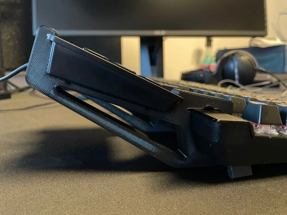 Streamdeck keyboard Corsair K70 MK2 mount by Oliver1 - MakerWorld