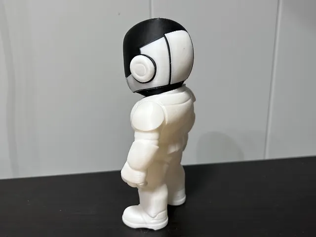 Murderbot figure with more accurate head Remixed by cmcraig2 MakerWorld ...