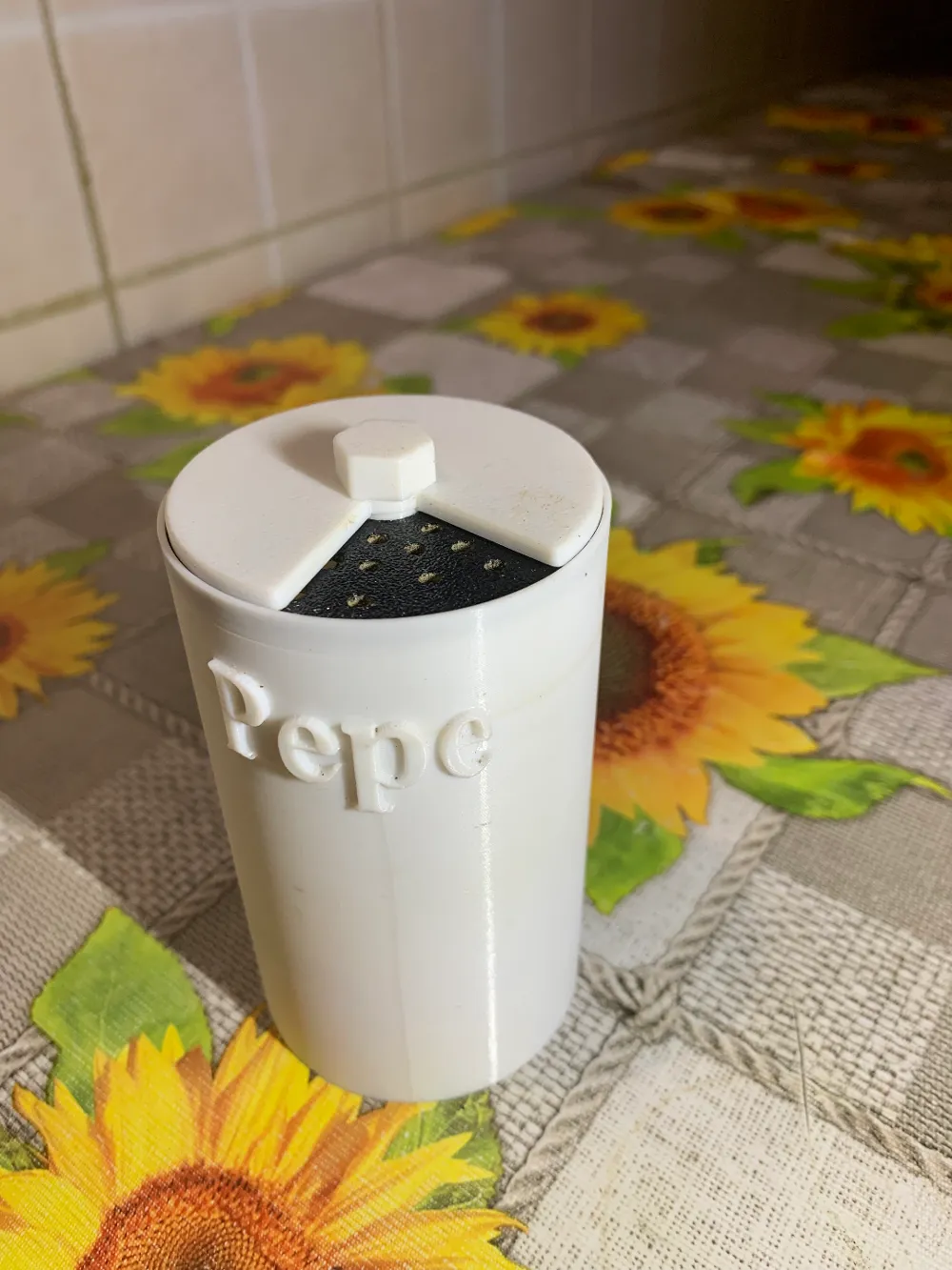 salt and pepper dispenser by MaxSigillo - MakerWorld
