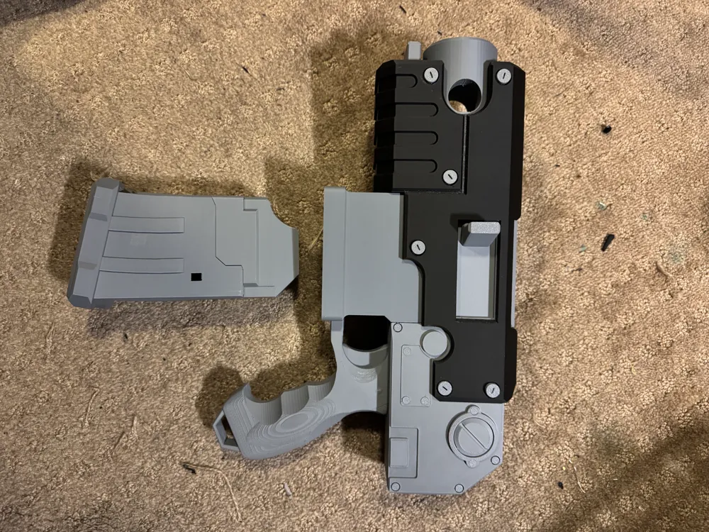 WH40K - Bolt Pistol V2 - Primaris Space Marine - Free 3D Print Model ...