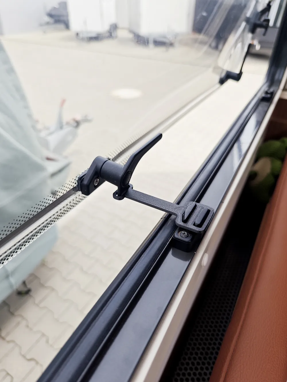 Motorhome Window Lifter - Free 3D Print Model - MakerWorld
