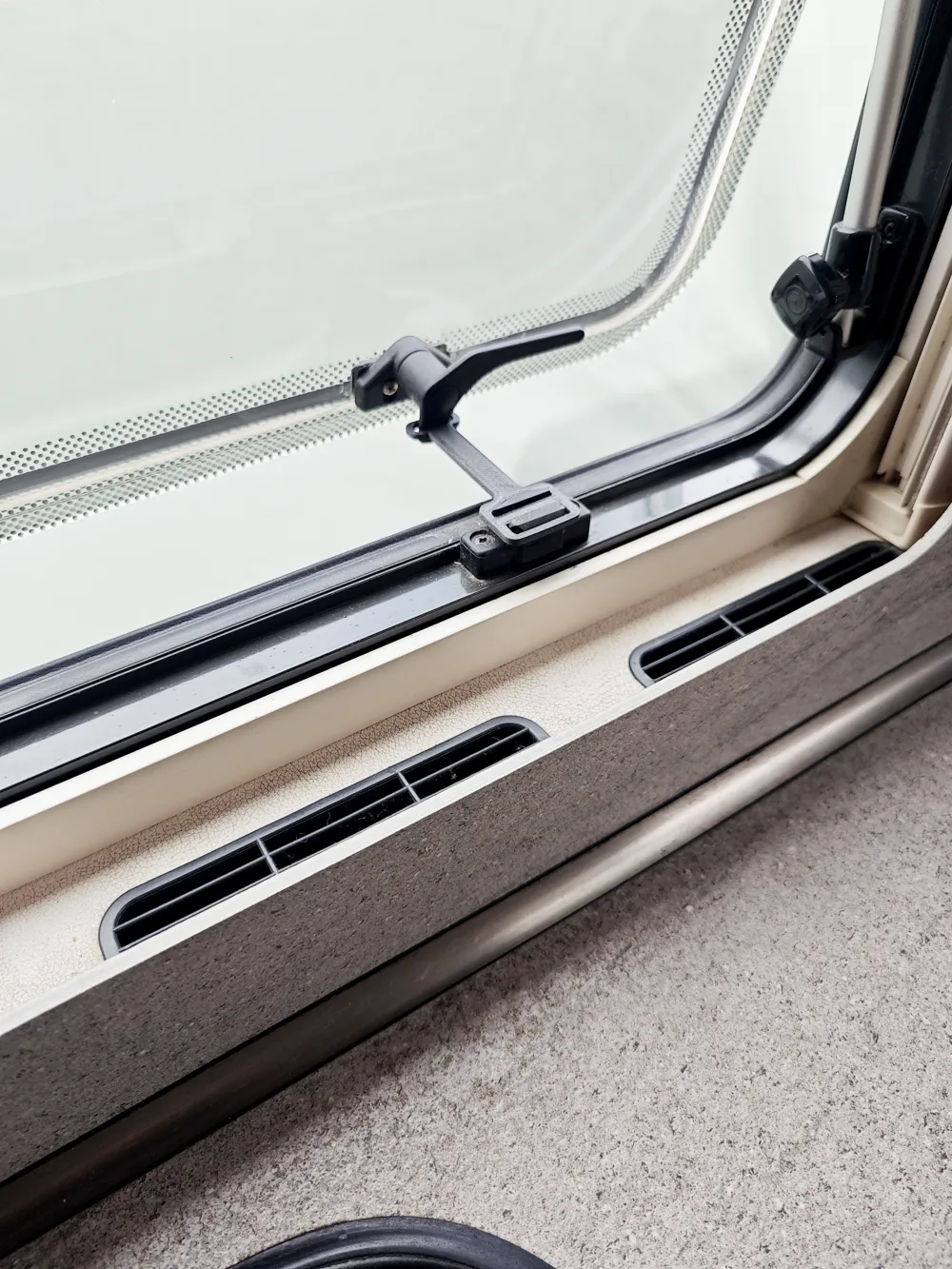Motorhome Window Lifter - Free 3D Print Model - MakerWorld