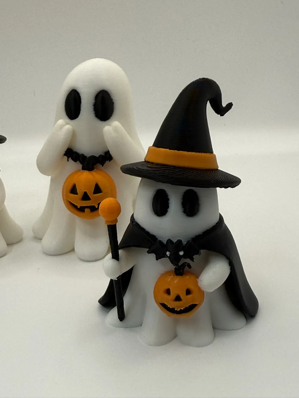 pack of 4 painted ghosts for Halloween by Mysstra hueforge 3Dart ...