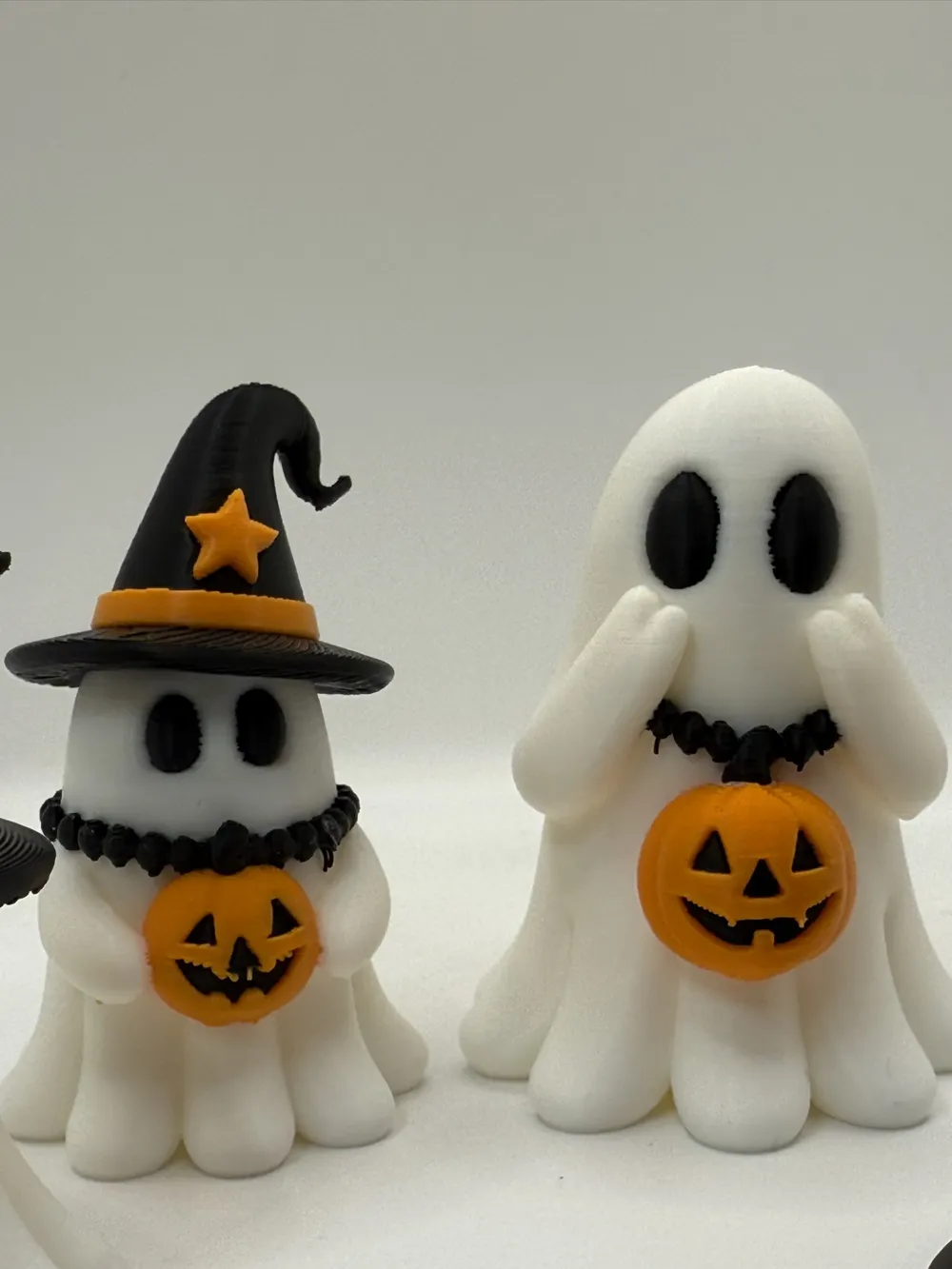 pack of 4 painted ghosts for Halloween by Mysstra hueforge 3Dart ...