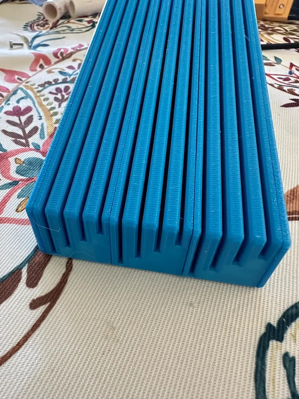 Expandable Plate Holder by Myanta - MakerWorld