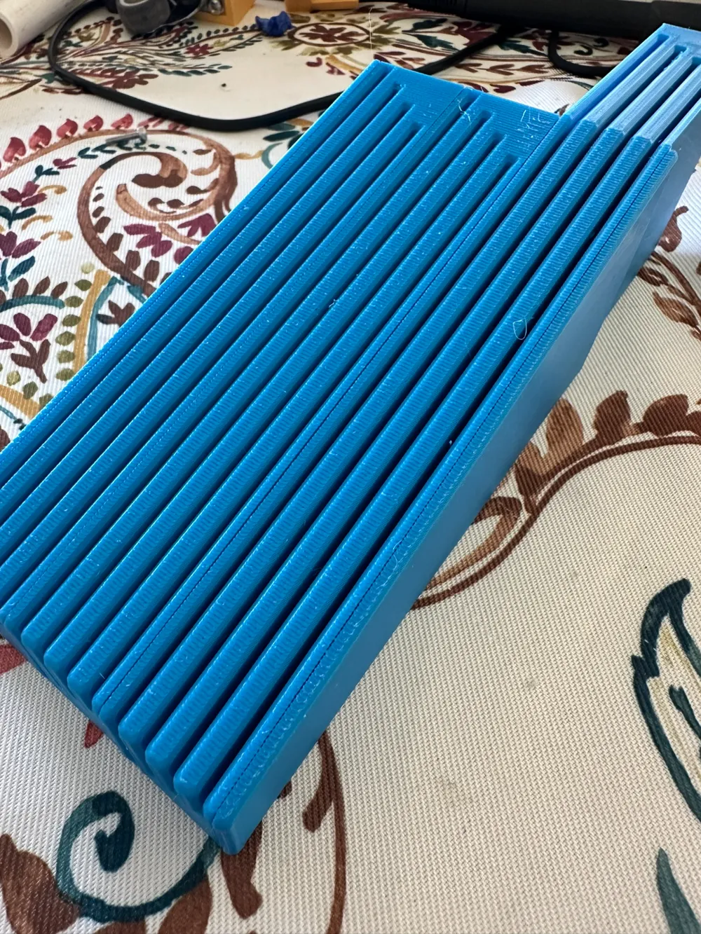 Expandable Plate Holder by Myanta - MakerWorld