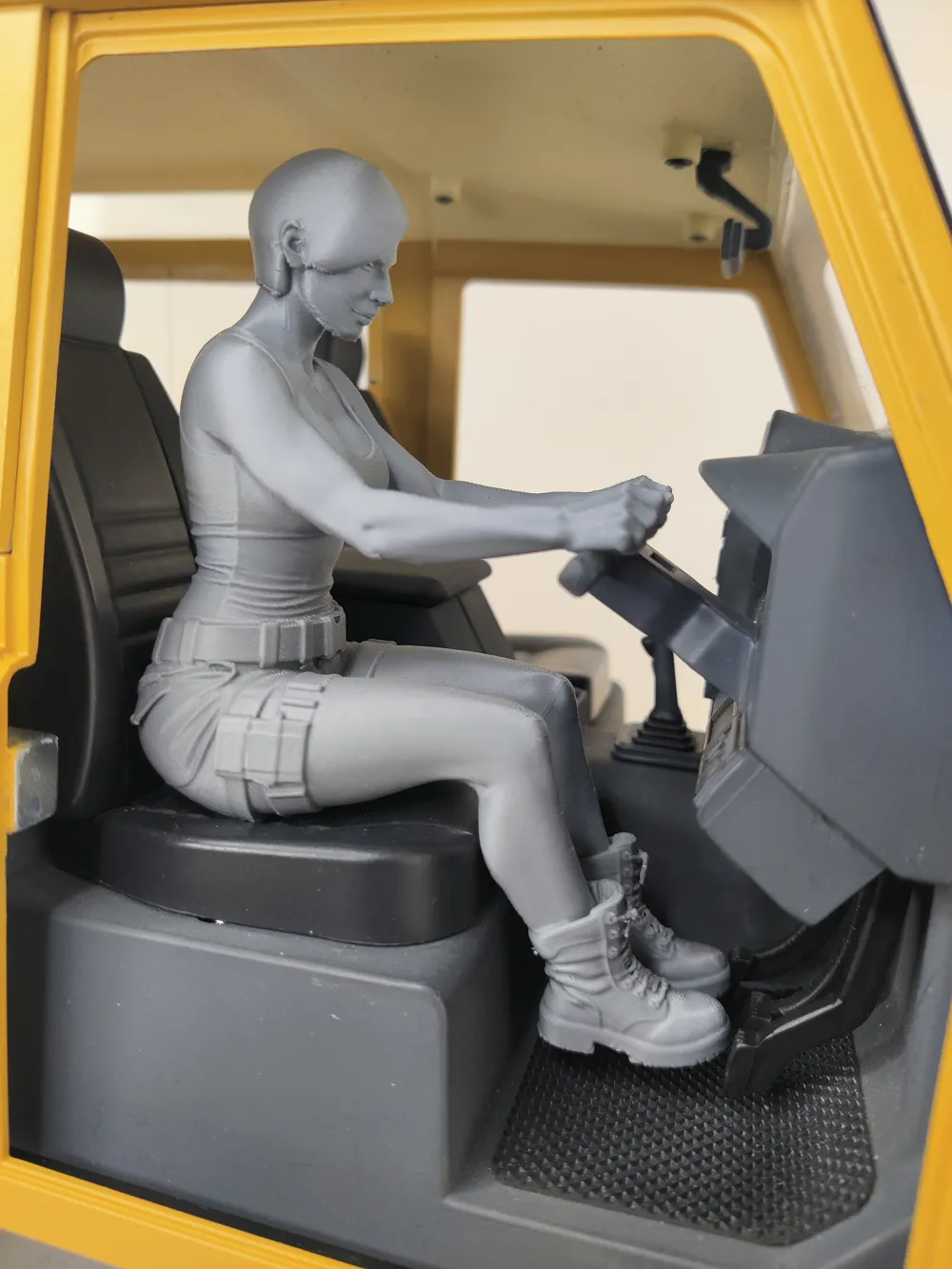 Driving figure adventure woman with short hair - Free 3D Print Model ...