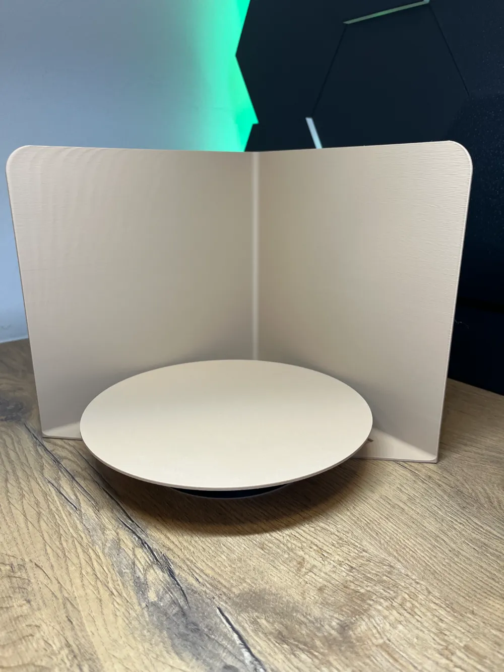 Rotating Photo Booth Lightbox with and without Ball Bearings - Free 3D Print Model - MakerWorld