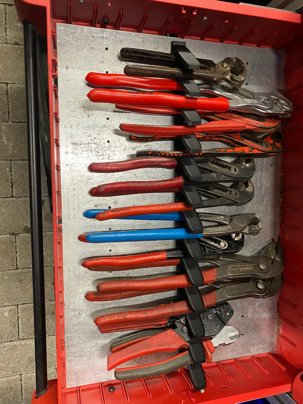 Pliers Holder - Free 3D Print Model - MakerWorld