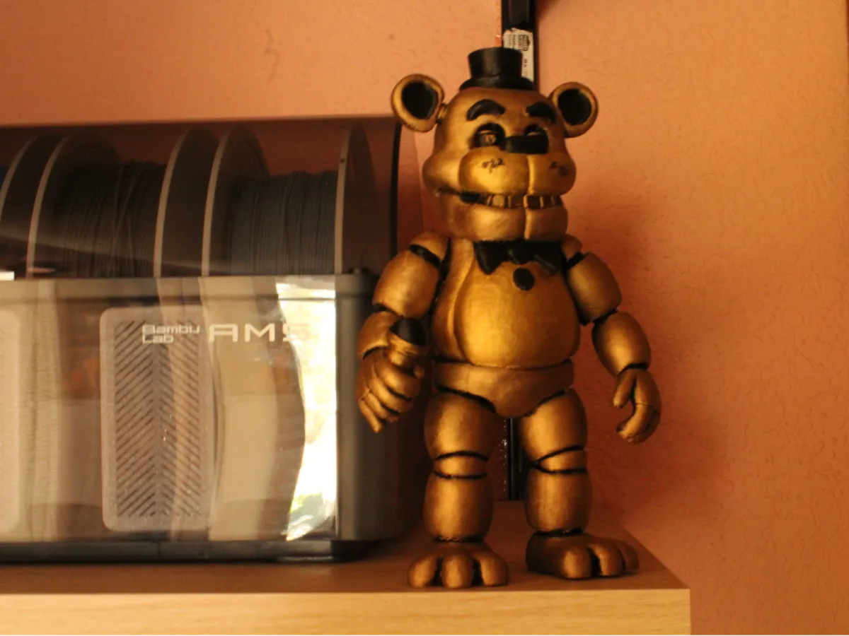 Freddy Fazbear - Golden Freddy FNAF 来自 Raeka MakerWorld：免费下载 3D 模型