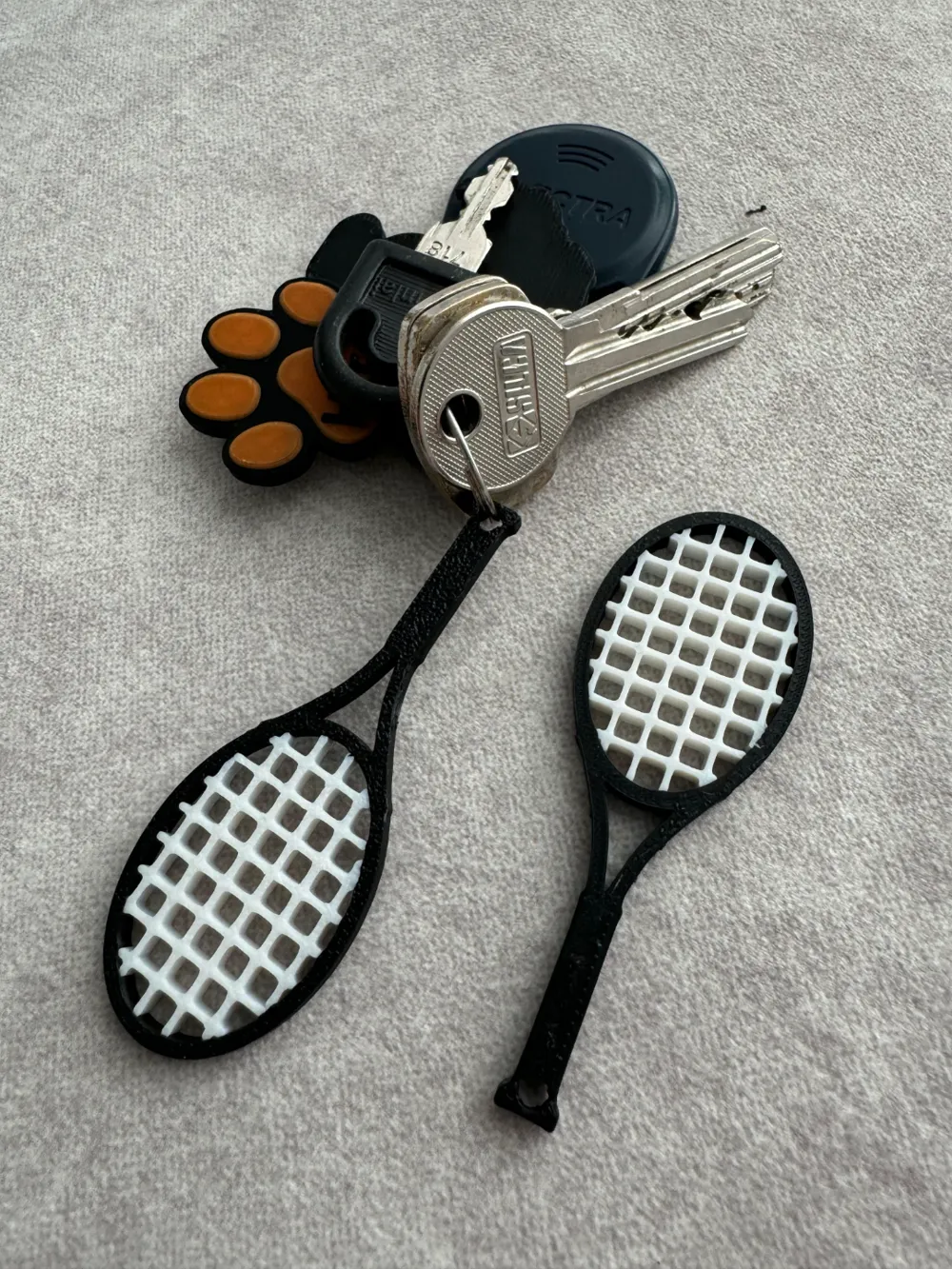 Tennis racket keychain - dual color - Free 3D Print Model - MakerWorld