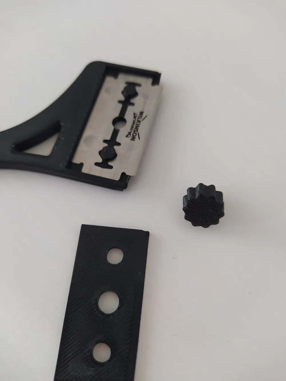 Razor Blade Scraper Handle - Free 3D Print Model - MakerWorld