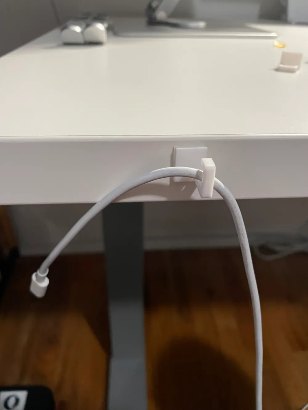 Cable Holder Hook by tuanid - MakerWorld