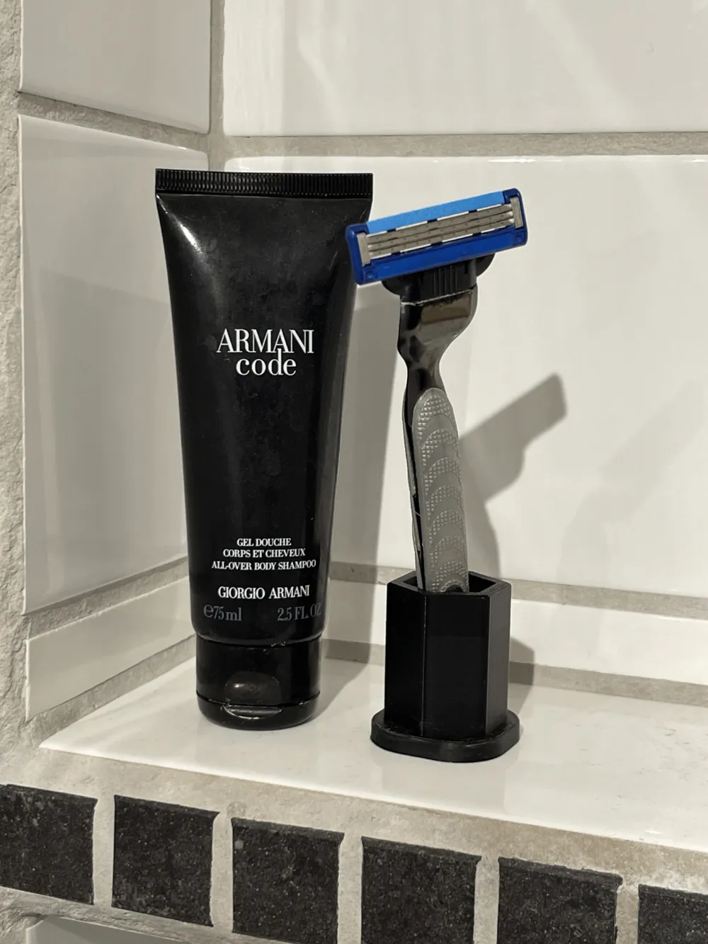 Razor Holder for Bathroom/Shower by BambiLab22 - MakerWorld