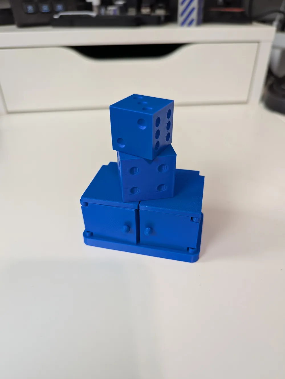 Magic Dice Box by Logeno MakerWorld: Download Free 3D Models